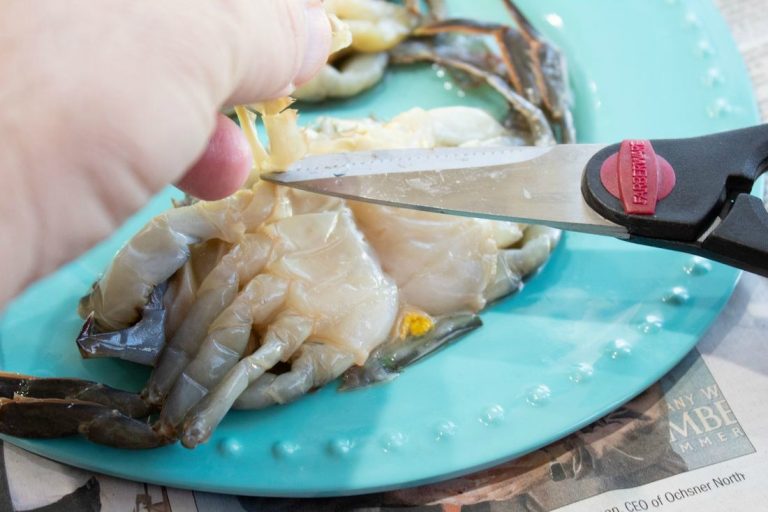 How to Clean Soft Shell Crabs - This Ole Mom