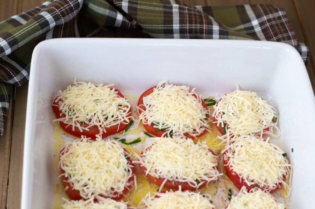 Baked Cheesy Spinach Tomatoes - This Ole Mom