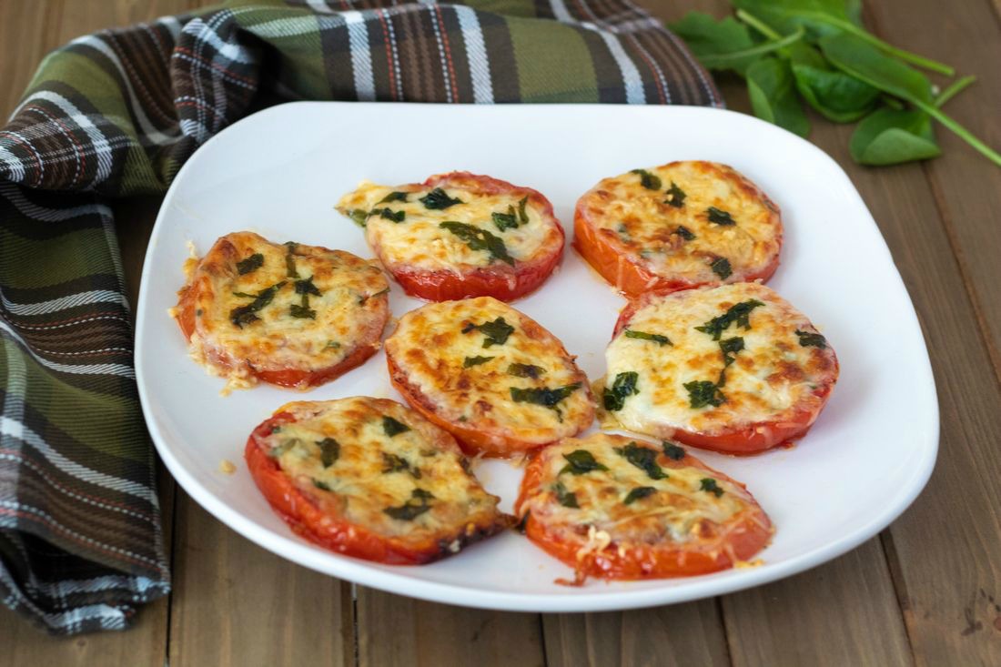 Baked Cheesy Spinach Tomatoes - This Ole Mom
