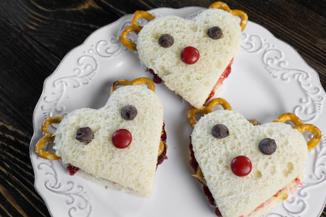 Reindeer Christmas Sandwiches - This Ole Mom