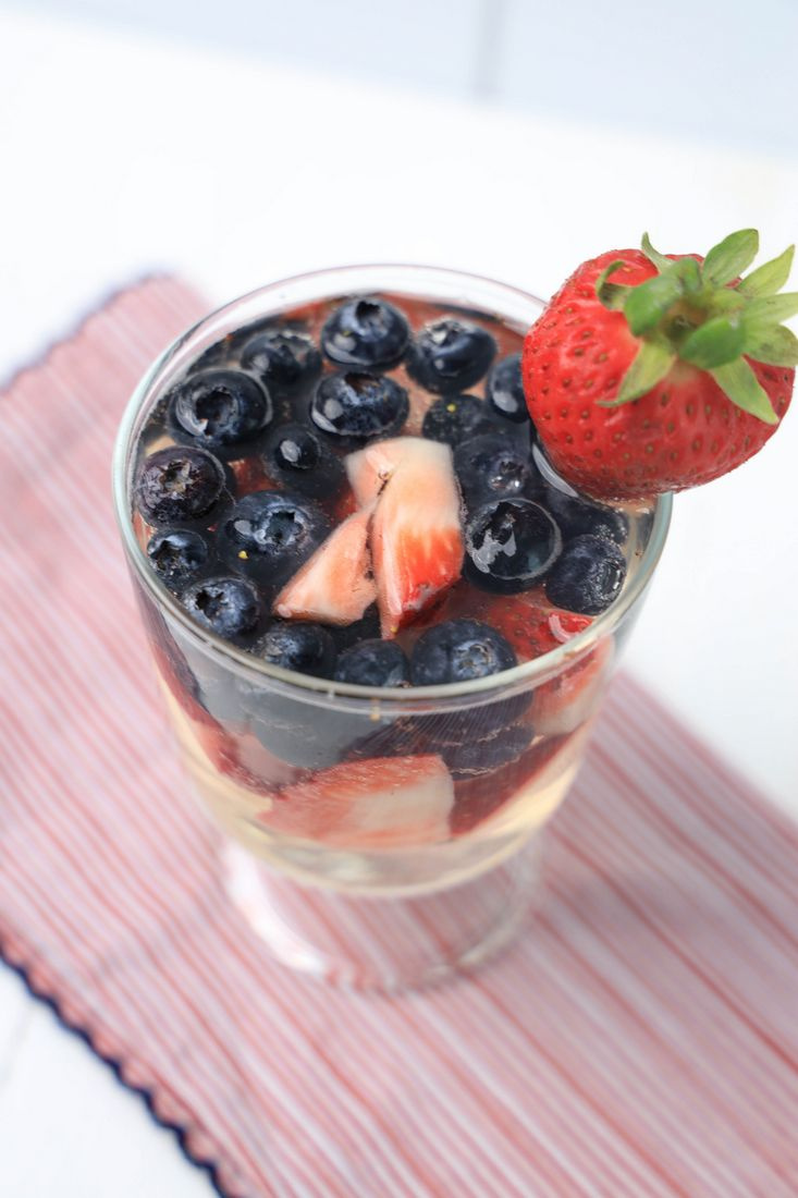 Prosecco Berry Sparkling Party Drink - This Ole Mom